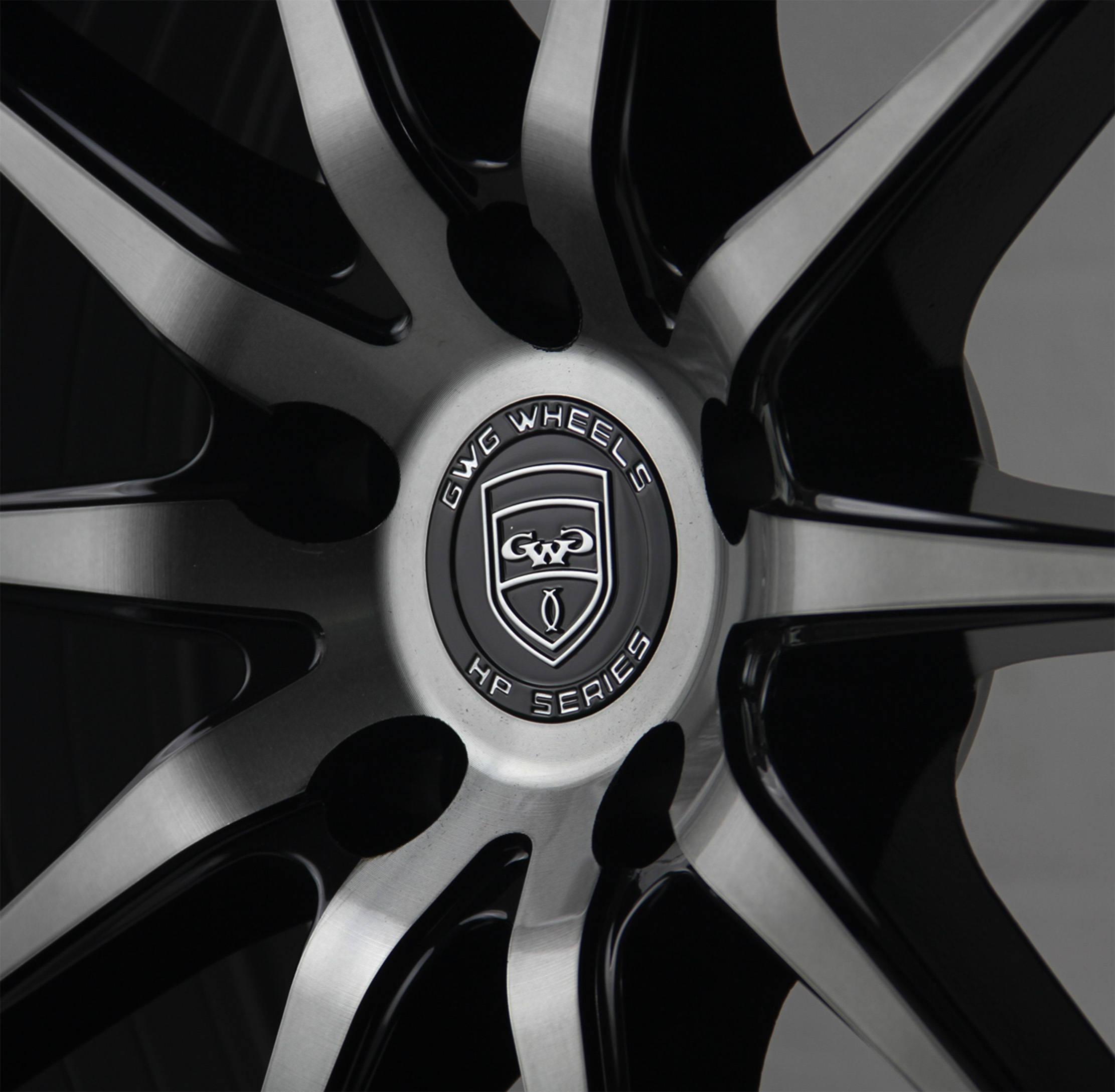 HP4 18×9 Gloss Black Brushed Face Rim – GWG Wheels