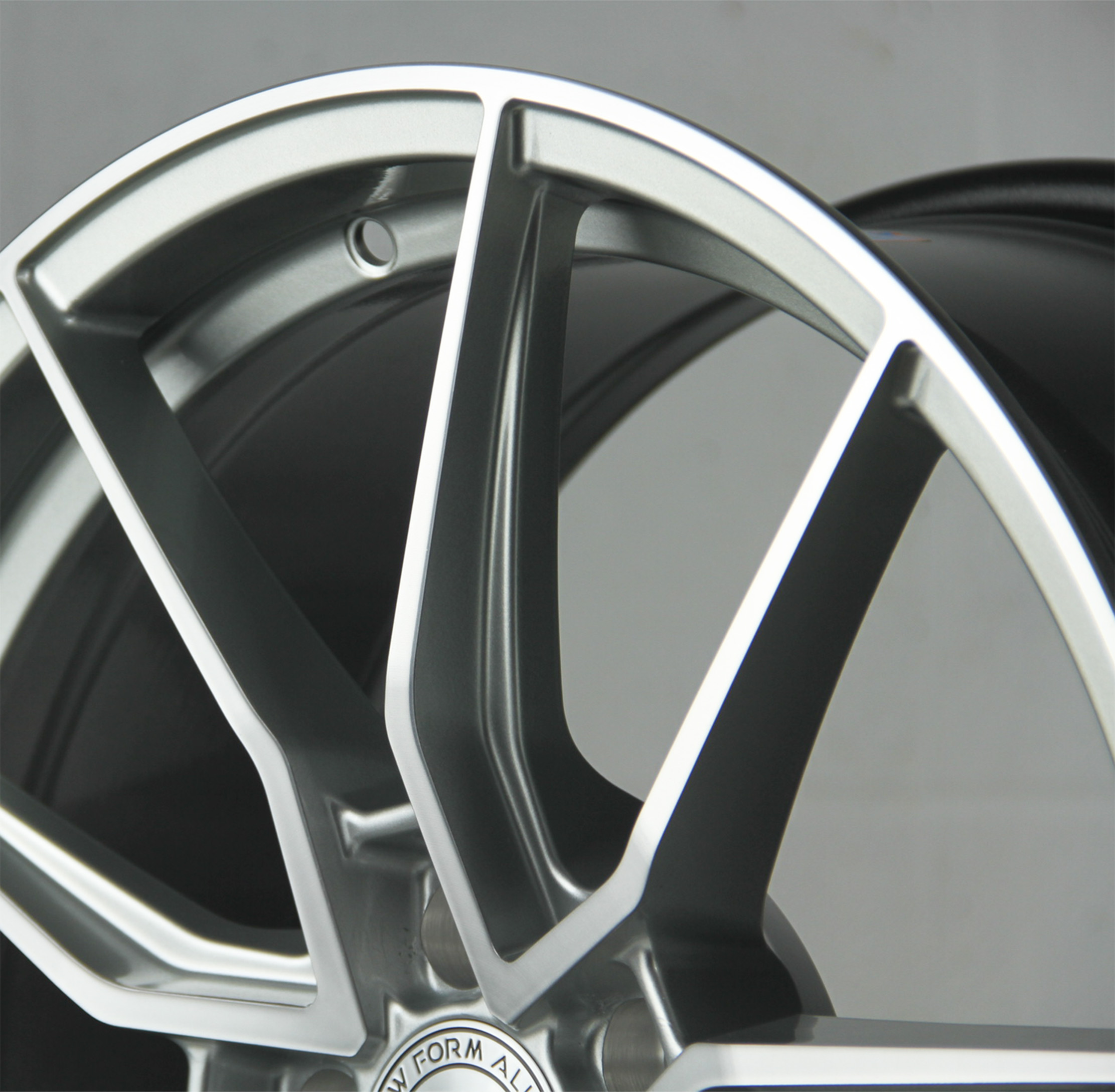 RF4 19×8.5 Hyper Silver Machined Face Rim – GWG Wheels